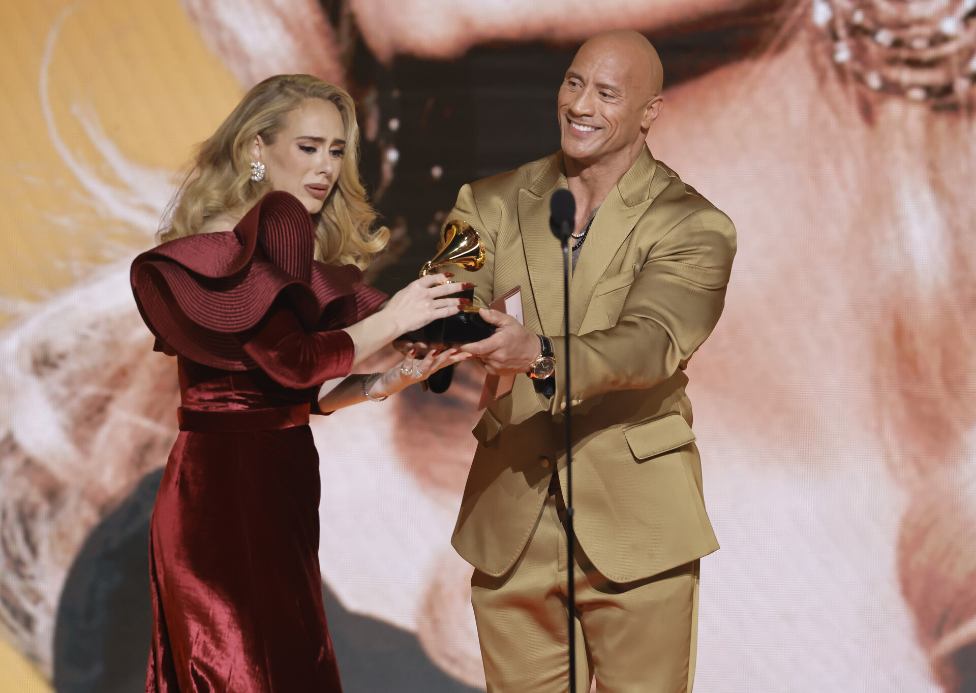 H Adele πραγματοποίησε ένα όνειρο στα Grammy- και δεν ήταν άλλο ένα βραβείο | LiFO